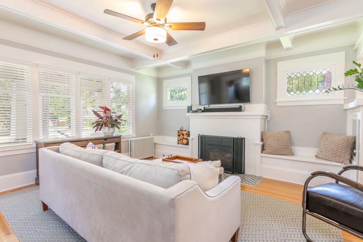 Finding a Comfortable Couch: A Comprehensive Guide to Choosing the ...